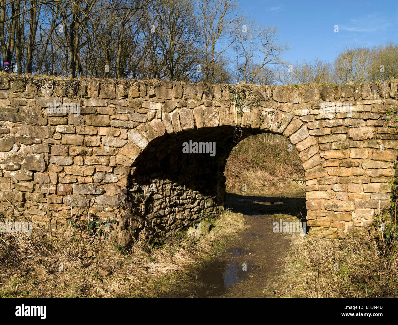 Old arch bridge hi-res stock photography and images - Alamy
