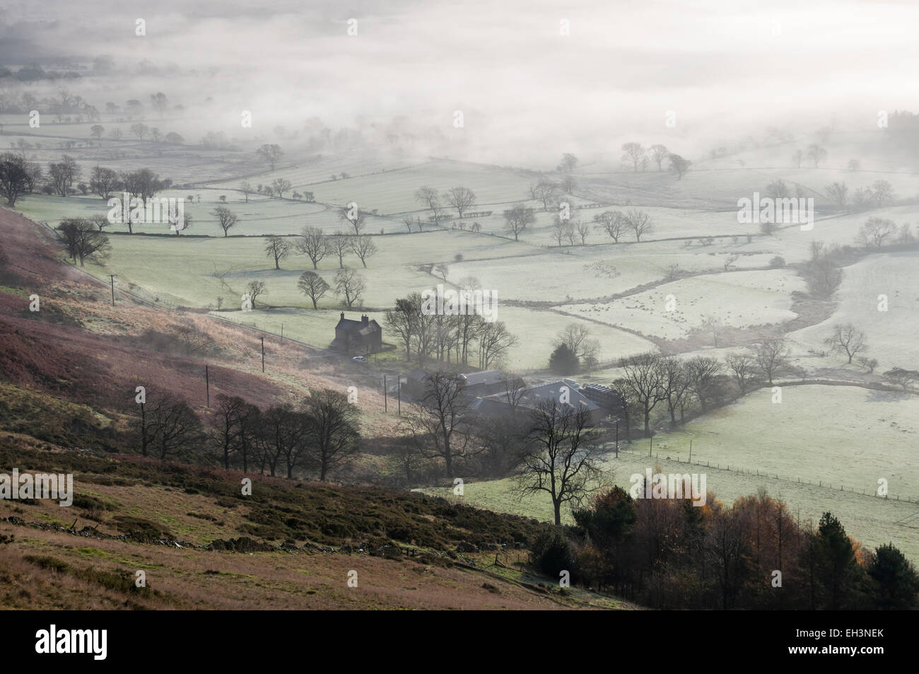 Castleton peak district hi-res stock photography and images - Alamy
