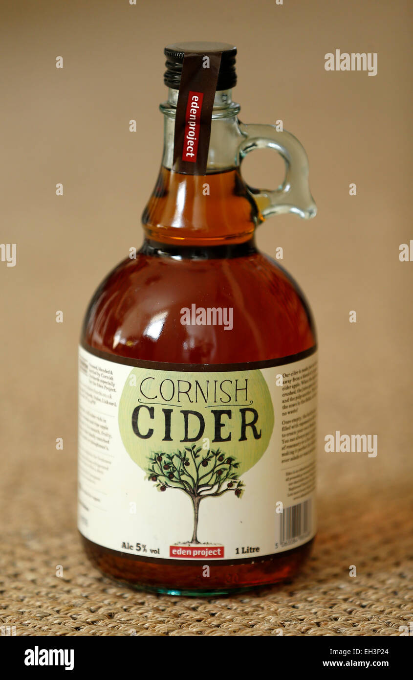 A bottle of Traditional Cornish Cider Stock Photo - Alamy
