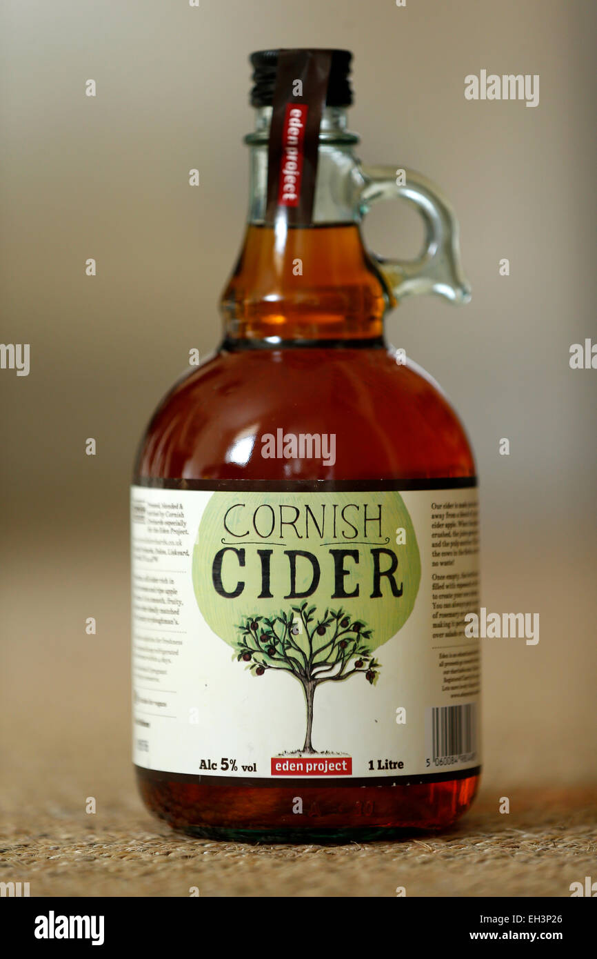 A bottle of Traditional Cornish Cider Stock Photo - Alamy