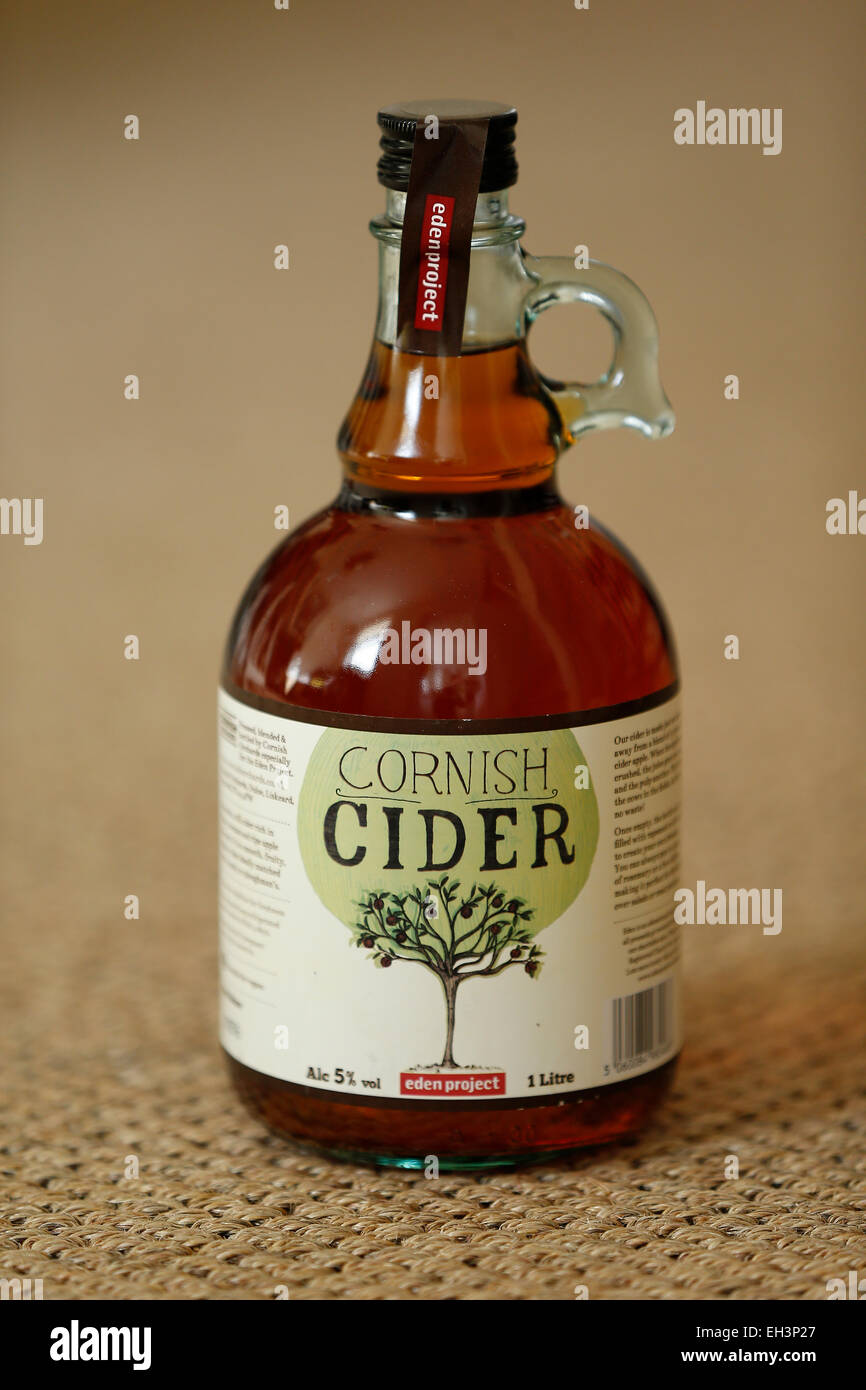 A bottle of Traditional Cornish Cider Stock Photo - Alamy