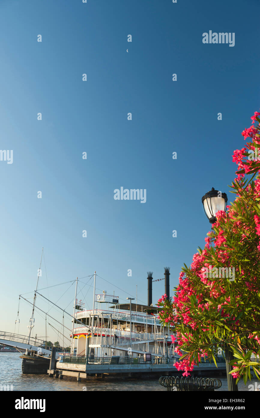 STEAMBOAT MOONWALK PROMENADE WALDENBERG PARK WATERFRONT FRENCH QUARTER ...