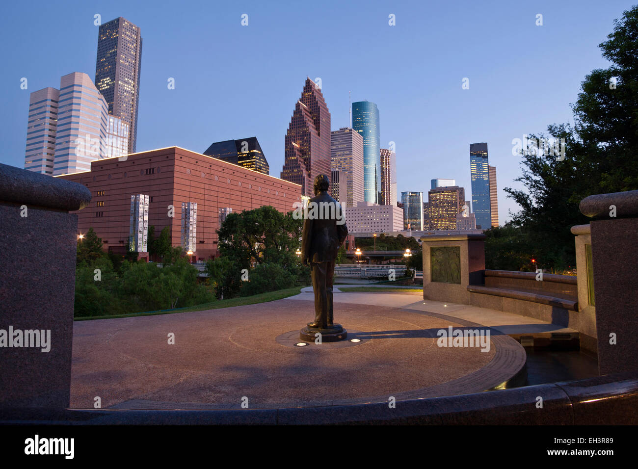 STATUE GEORGE H W BUSH MONUMENT (©CHAS FAGAN 2004) SESQUICENTENNIAL ...