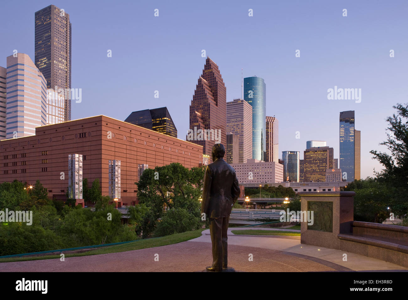STATUE GEORGE H W BUSH MONUMENT (©CHAS FAGAN 2004) SESQUICENTENNIAL ...