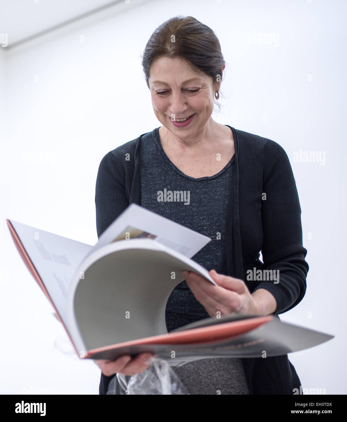 Hannah collins hi-res stock photography and images - Alamy