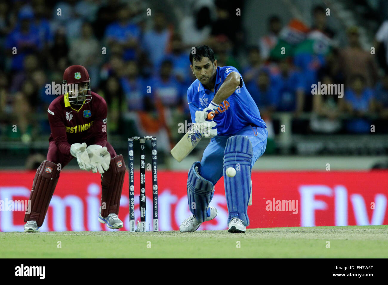 M s dhoni bat hi-res stock photography and images - Alamy