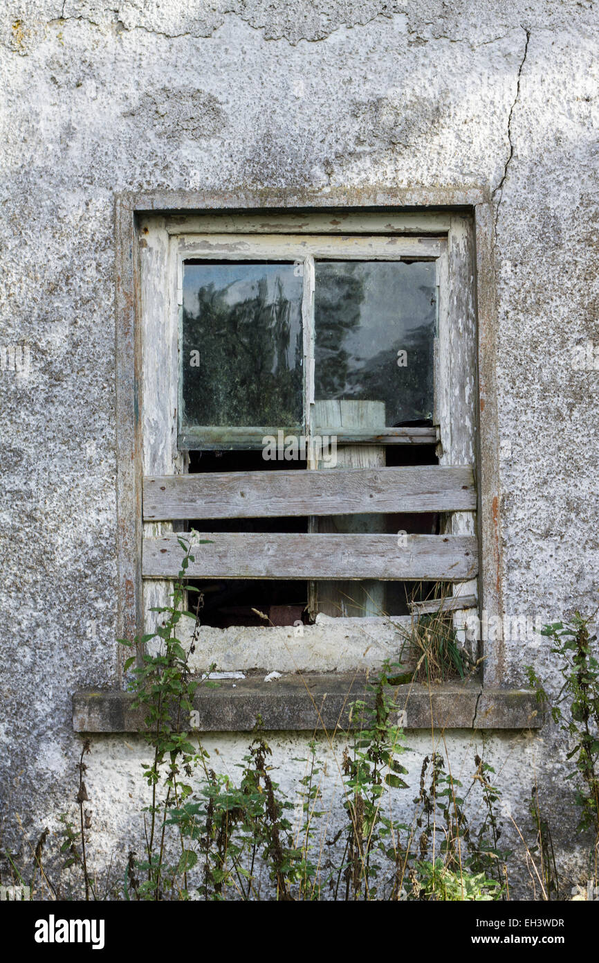 Old irish cottage window hi-res stock photography and images - Alamy