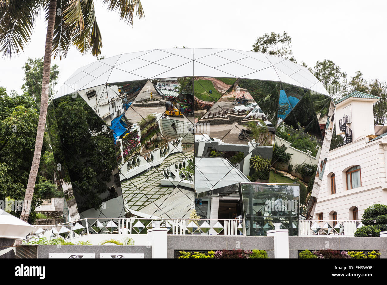 Diamond Shaped building Stock Photo - Alamy