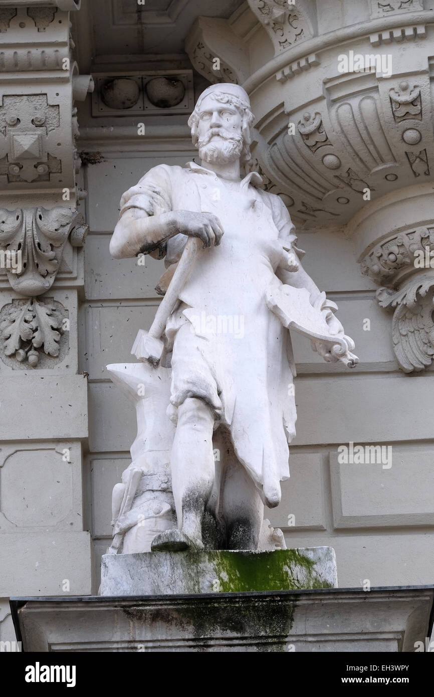 Statue of industry hi-res stock photography and images - Alamy