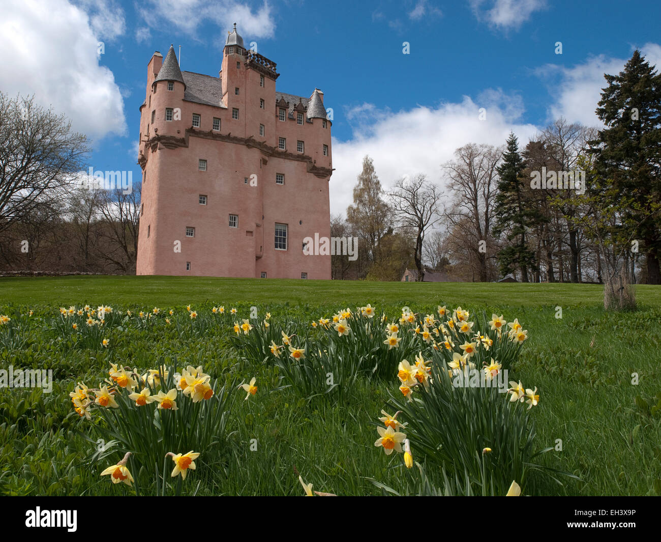 Craigievar castle hi-res stock photography and images - Alamy