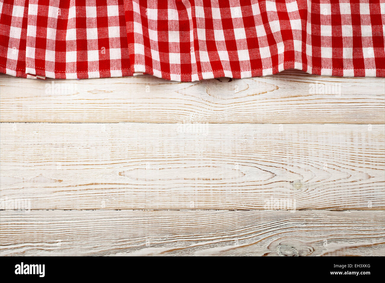 Top view of checkered tablecloth on white wooden table Stock Photo - Alamy