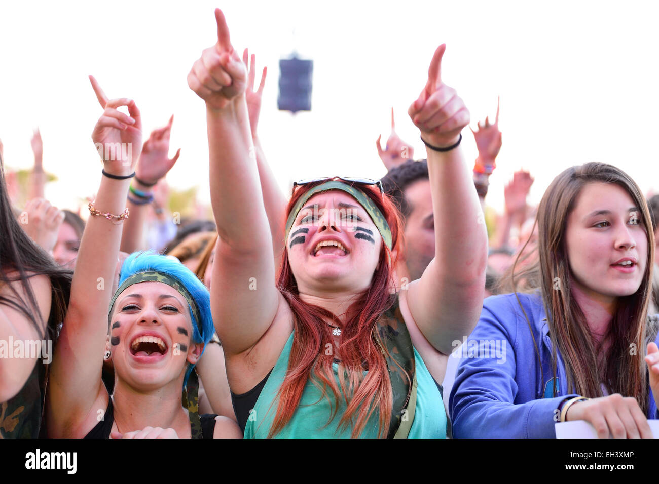 Teenage fans hi-res stock photography and images - Alamy