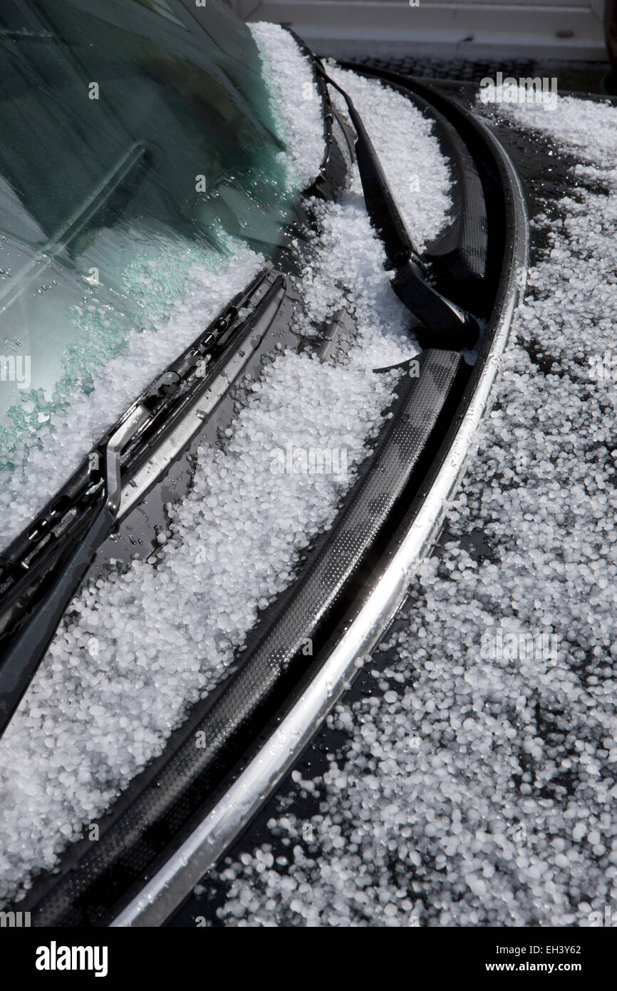 Car bonnet snow covered hi-res stock photography and images - Alamy