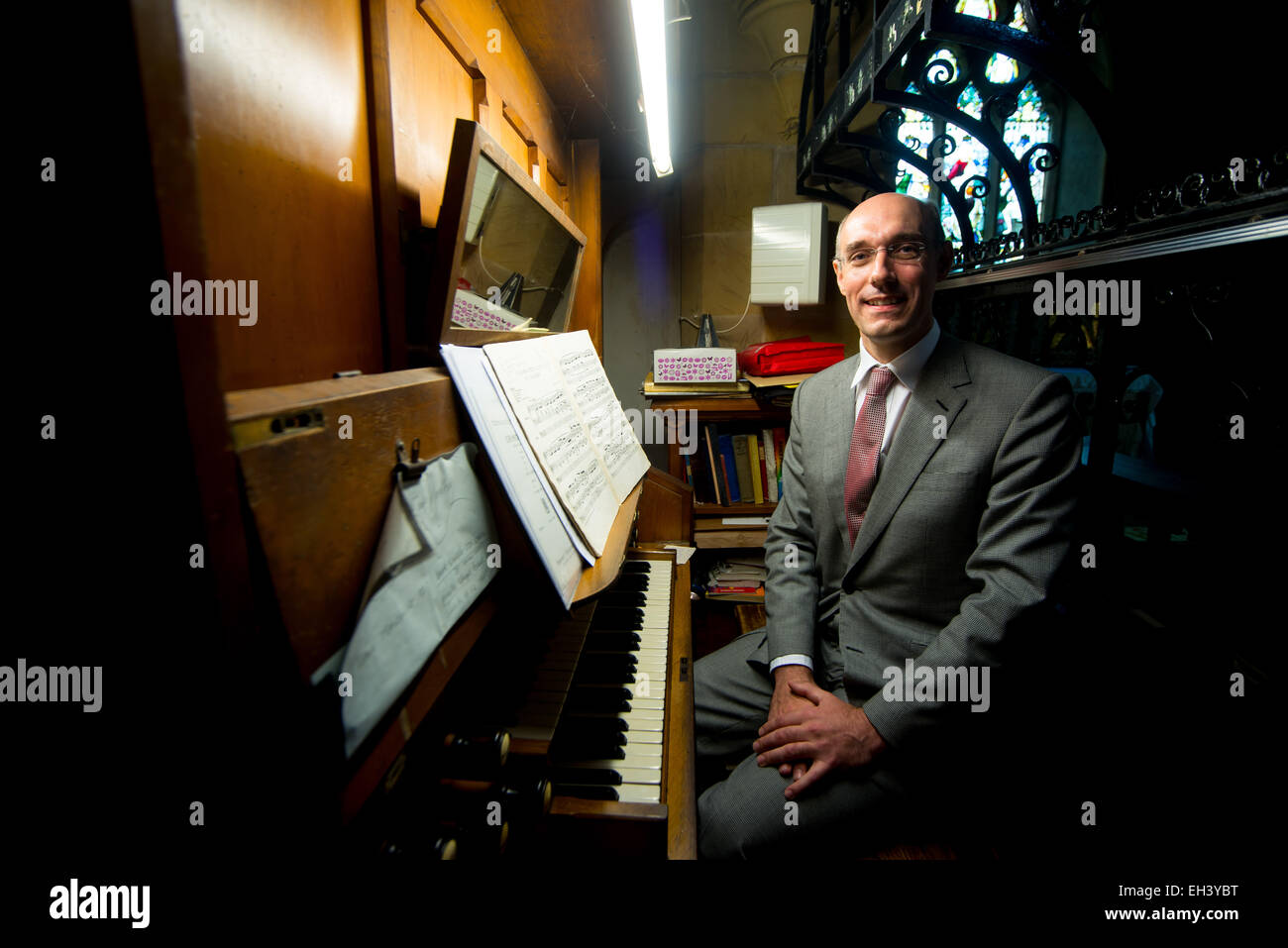 Church organ playing hi-res stock photography and images - Alamy
