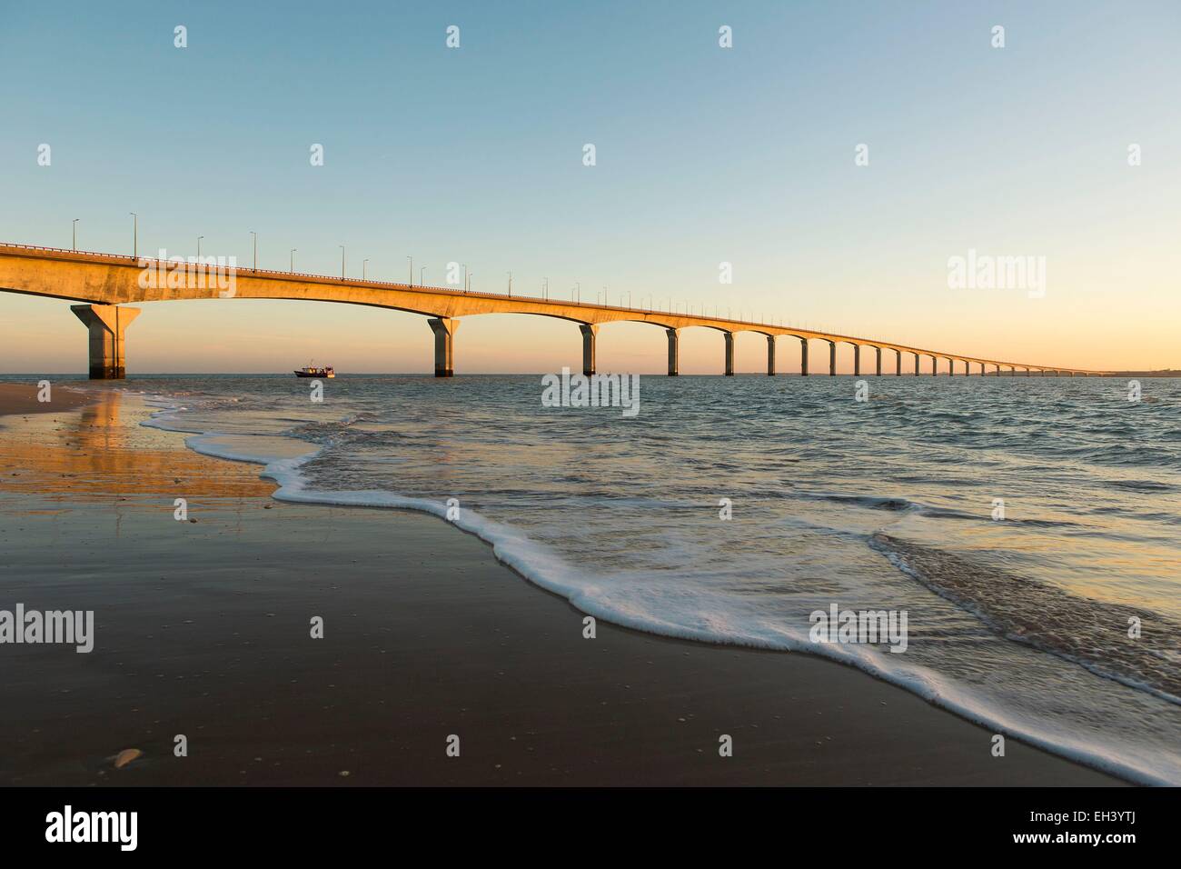 France, Charente Maritime, Ile de Re, Rivedoux Plage, the bridge across ...