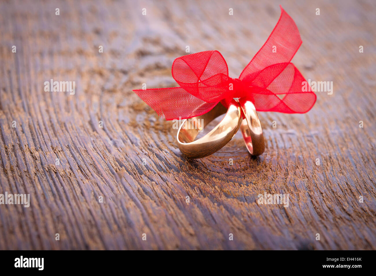 Wedding rings and ribbon hi-res stock photography and images - Alamy