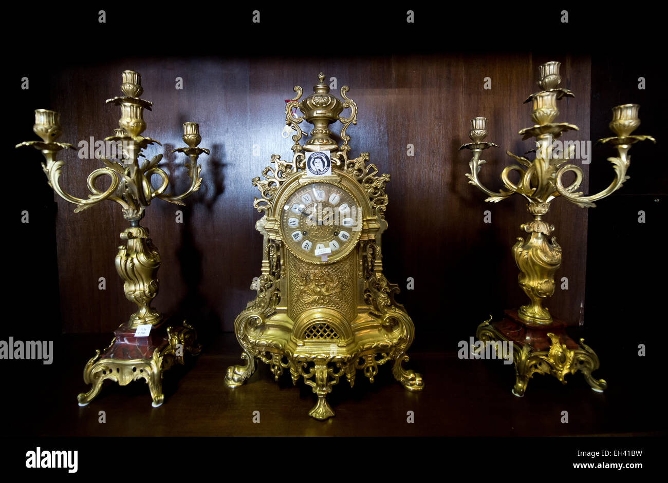 Singer clock hi-res stock photography and images - Alamy