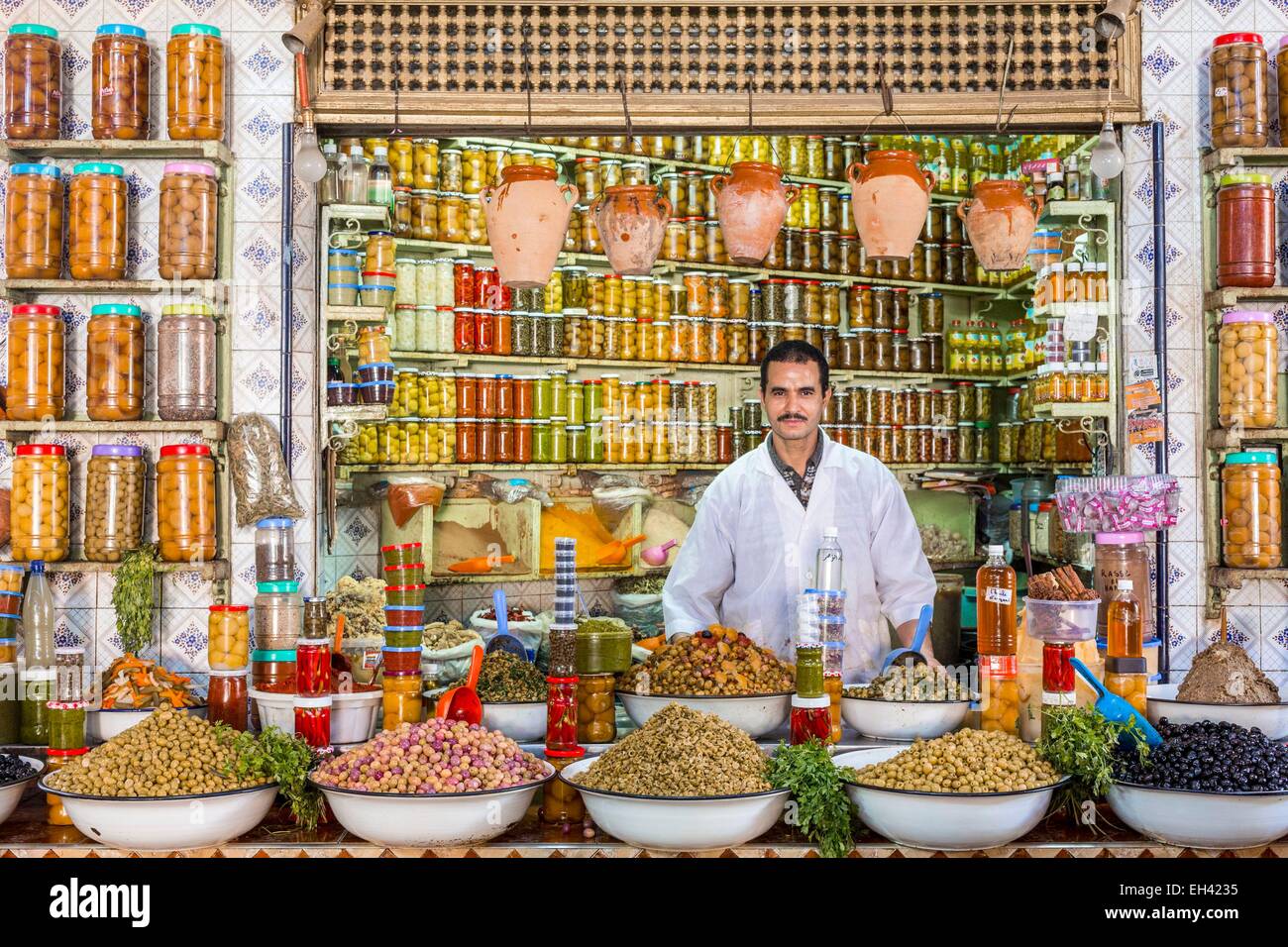 Shopkeeper africa hi-res stock photography and images - Alamy