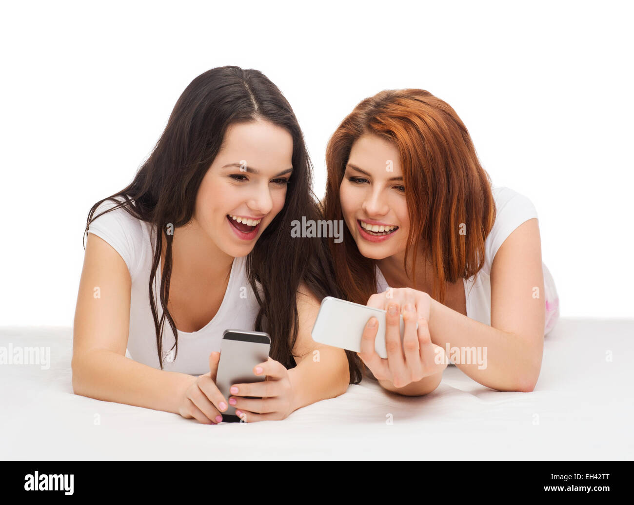 Beautiful girls students smartphone hi-res stock photography and images ...