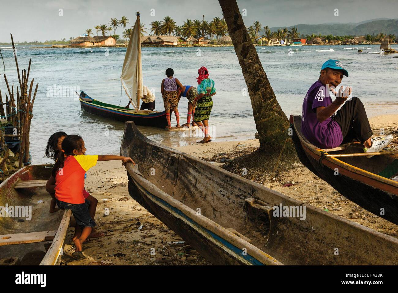Panama, San Blas archipelago, Kuna Yala, Kunas indigenous community ...