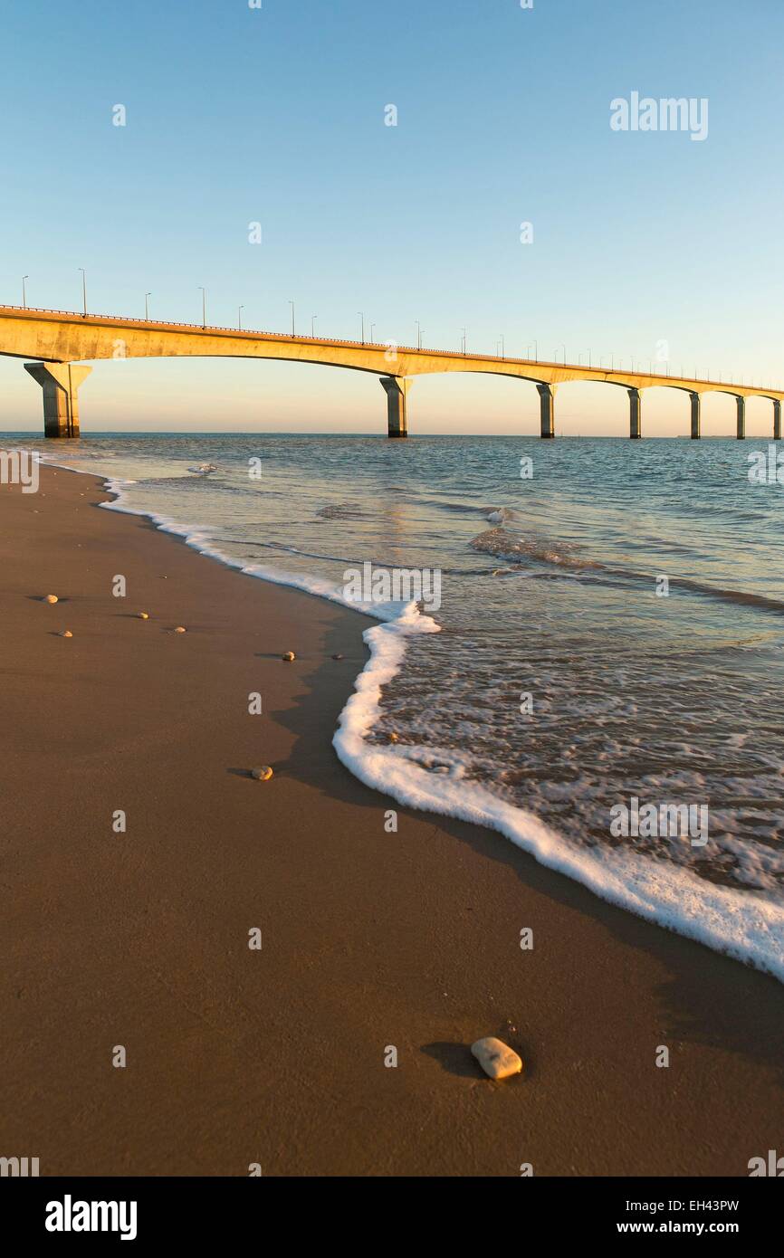 France, Charente Maritime, Ile de Re, Rivedoux Plage, the bridge across ...
