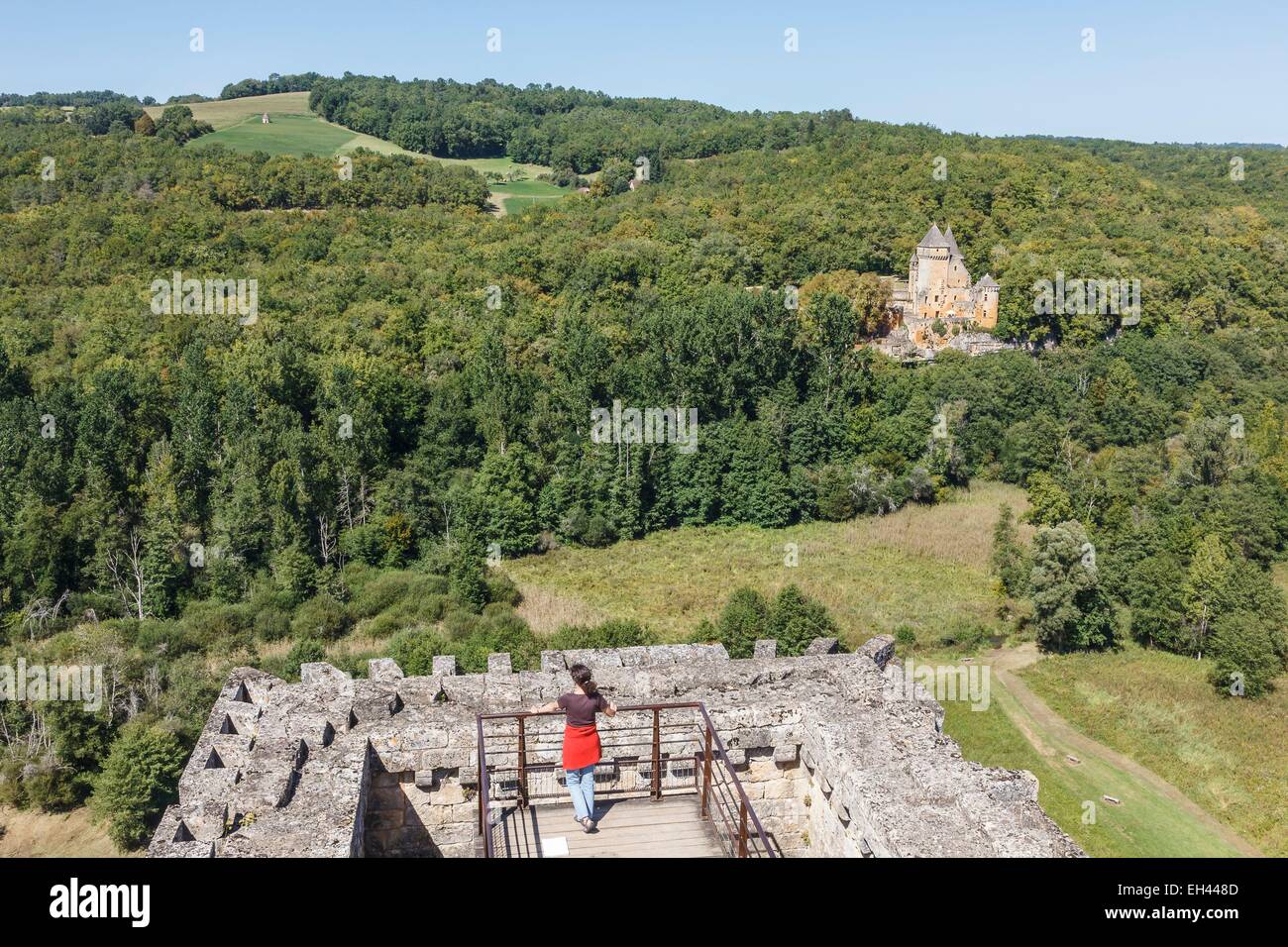 France, Dordogne, Les Eyzies de Tayac Sireuil, Commarque castle, view ...