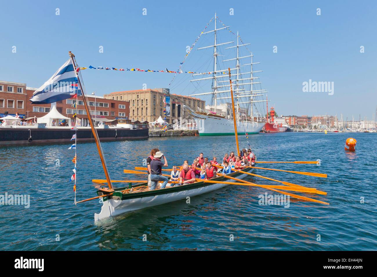 France, Nord, Dunkerque, festival of the sea, rowboat and Anne Duchess ...