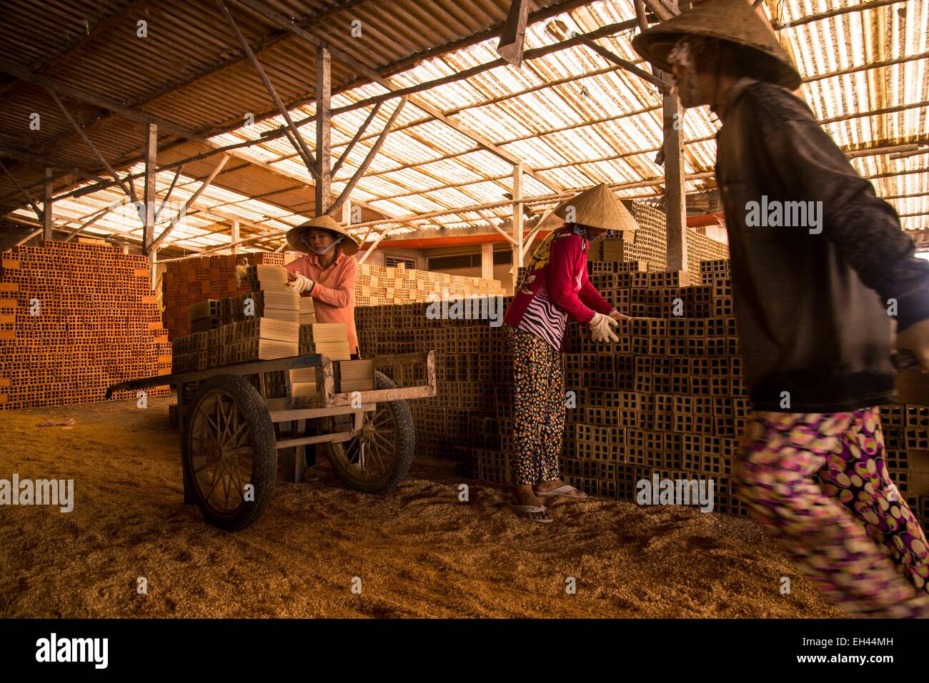 Vietnam, Dong Thap province, Mekong delta, Sadec, bricks factory ...