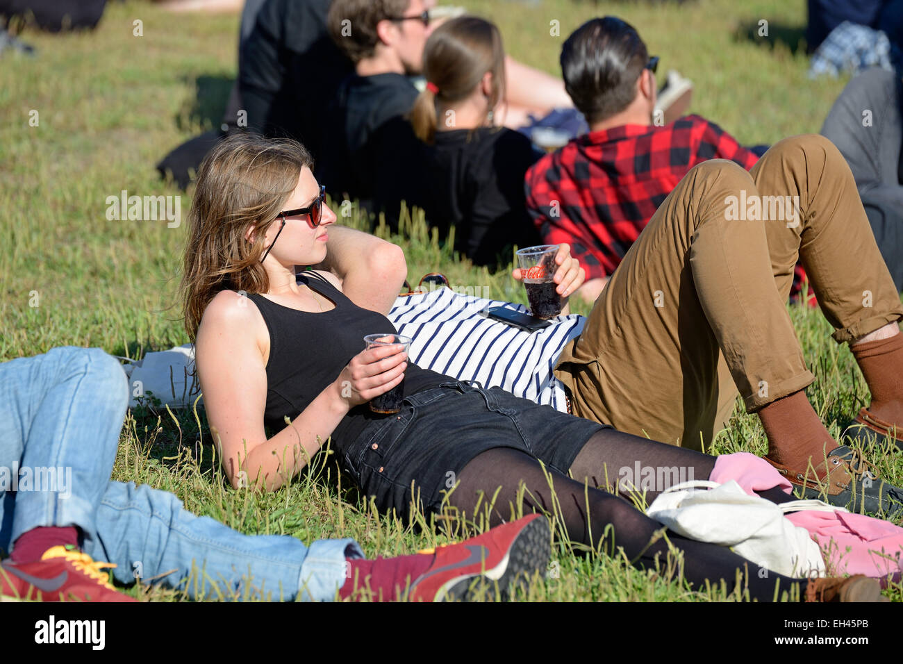 BARCELONA - MAY 30: Audience watch a concert at Heineken Primavera ...