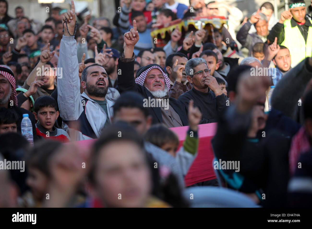 Bureij, Gaza Strip, Palestinian Territory. 6th Mar, 2015. Palestinian ...