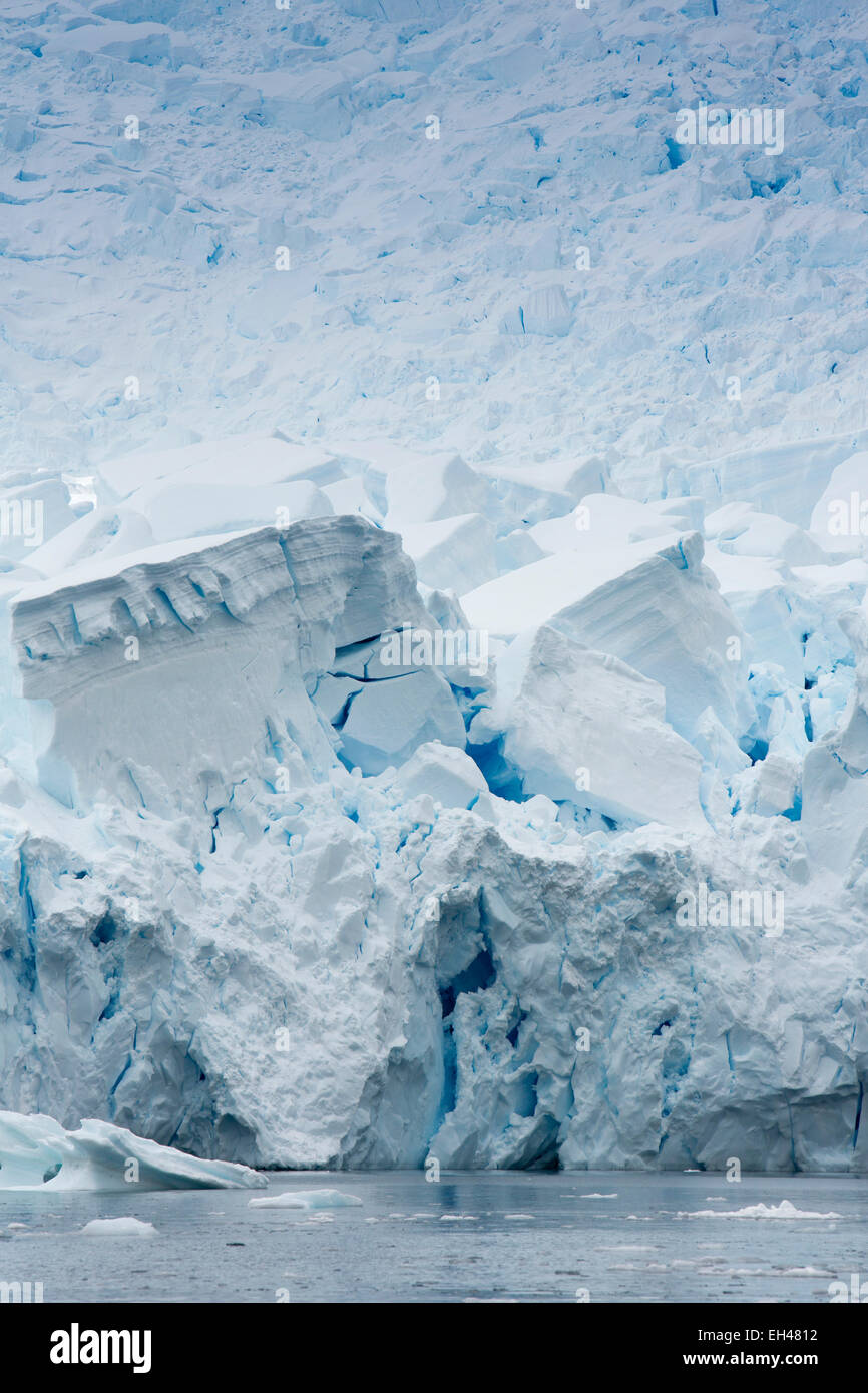 Ice breaking off hi-res stock photography and images - Alamy