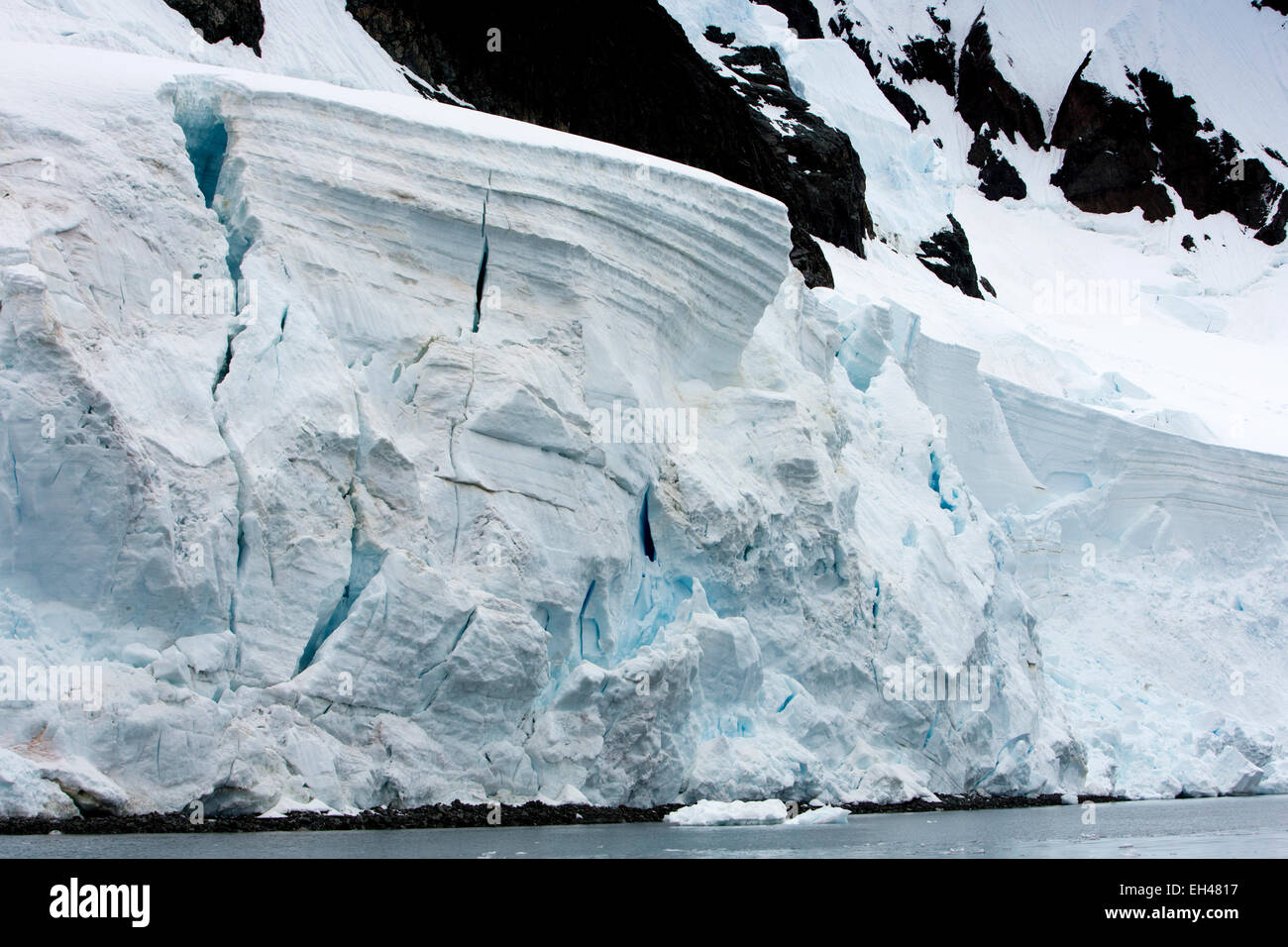Iceberg breaking off hi-res stock photography and images - Alamy