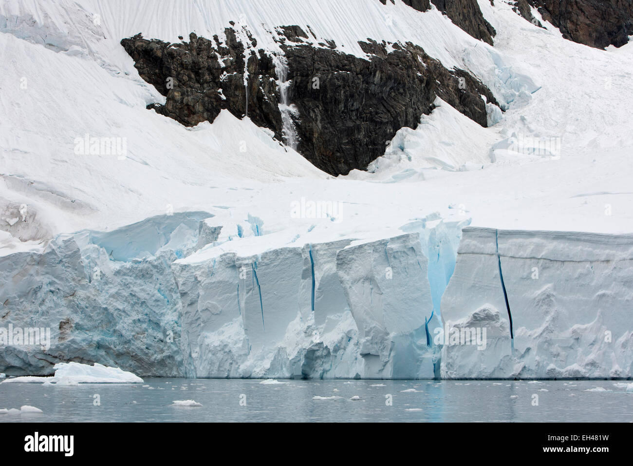 Iceberg breaking off glacier hi-res stock photography and images - Alamy
