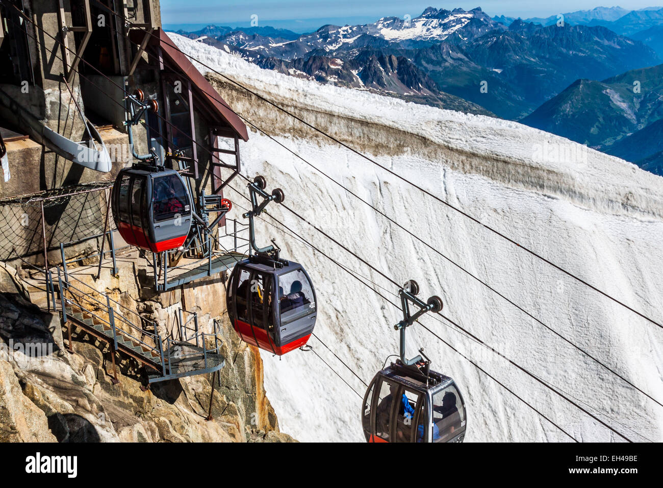 Red cable car railway, cableway, in ski resort Stock Photo - Alamy