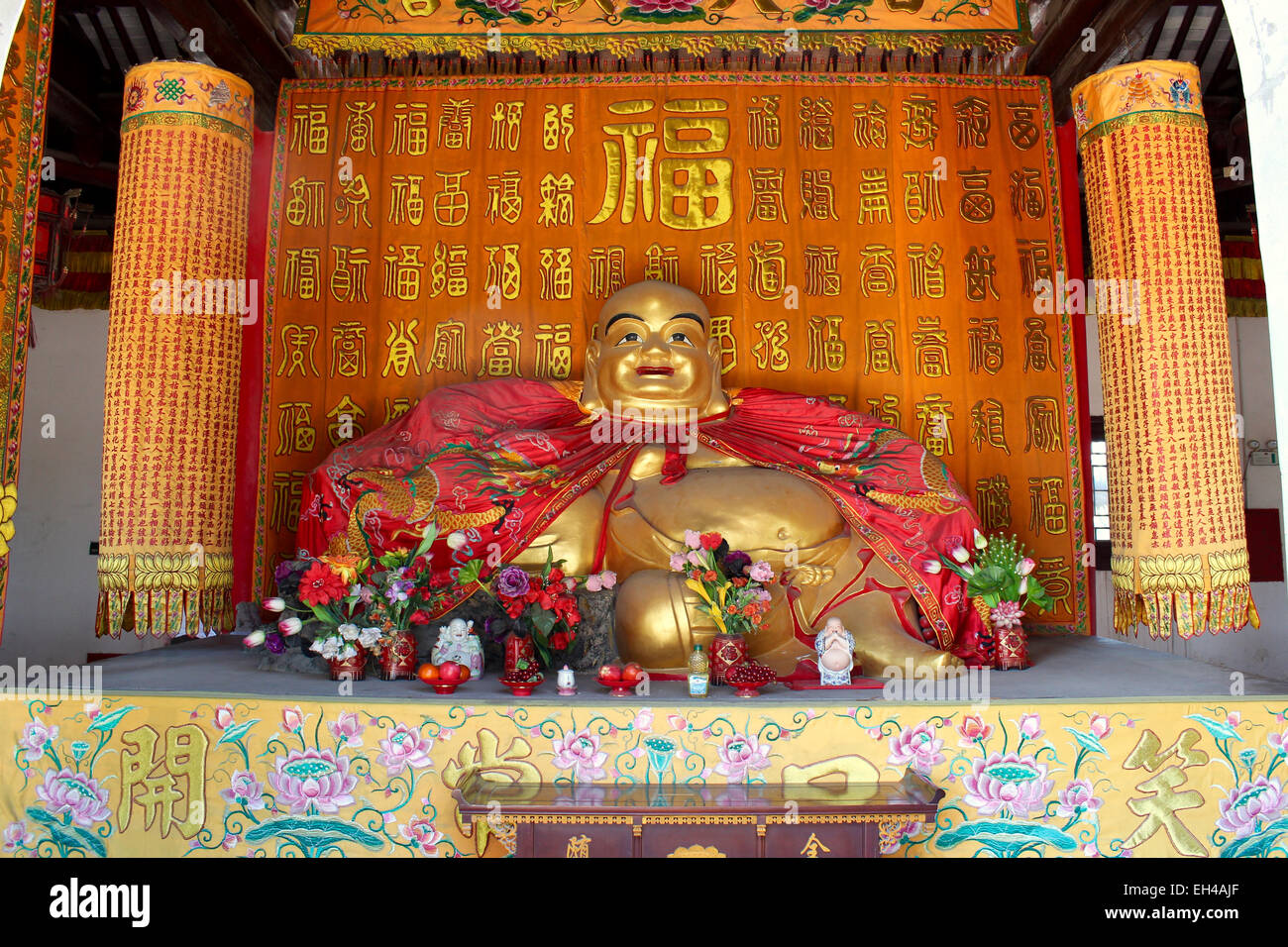 Golden budha statue in hi-res stock photography and images - Alamy