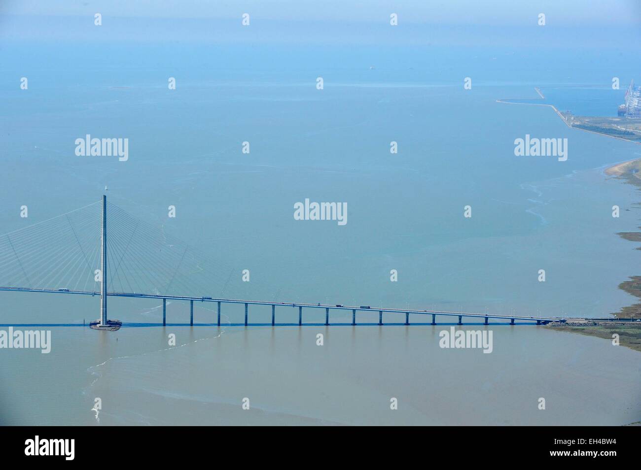 France, Seine Maritime, Normandy bridge, bridge Shrouds, on the estuary ...