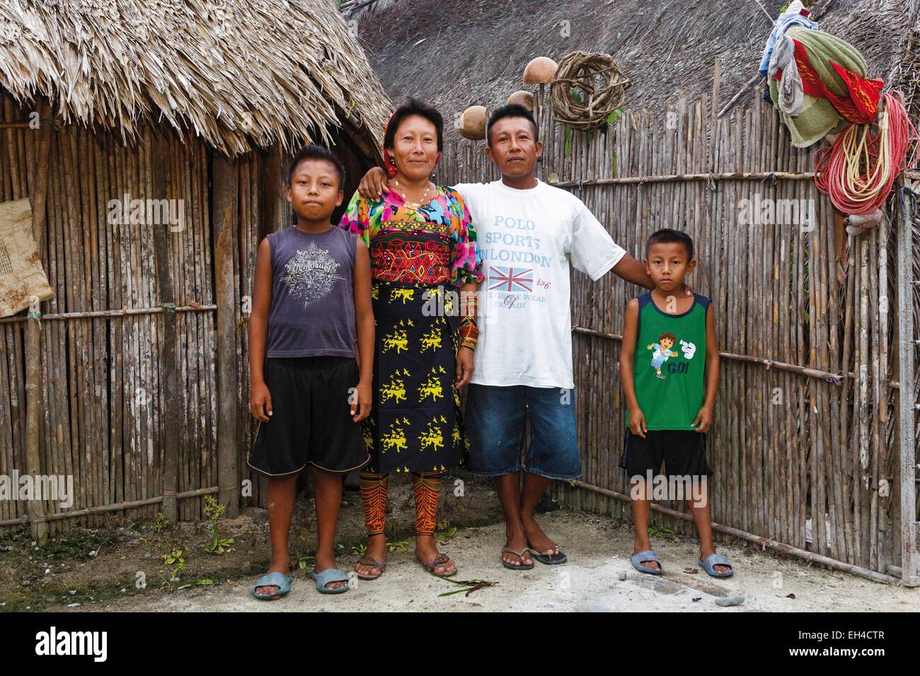 Panama, San Blas archipelago, Kuna Yala, Kunas indigenous community ...