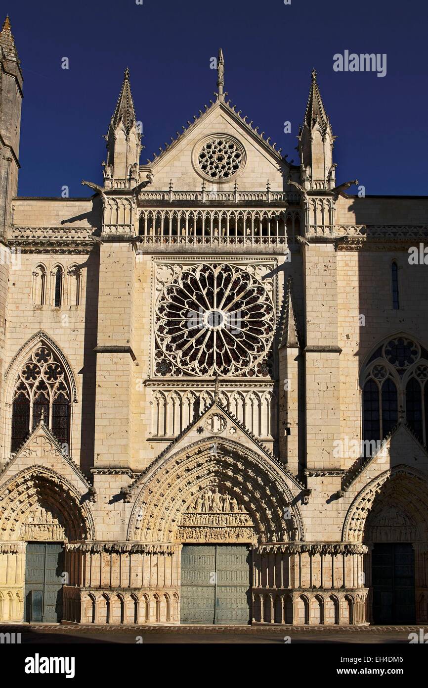 France, Vienne, Poitiers, Saint Pierre cathedral, West facade Stock ...