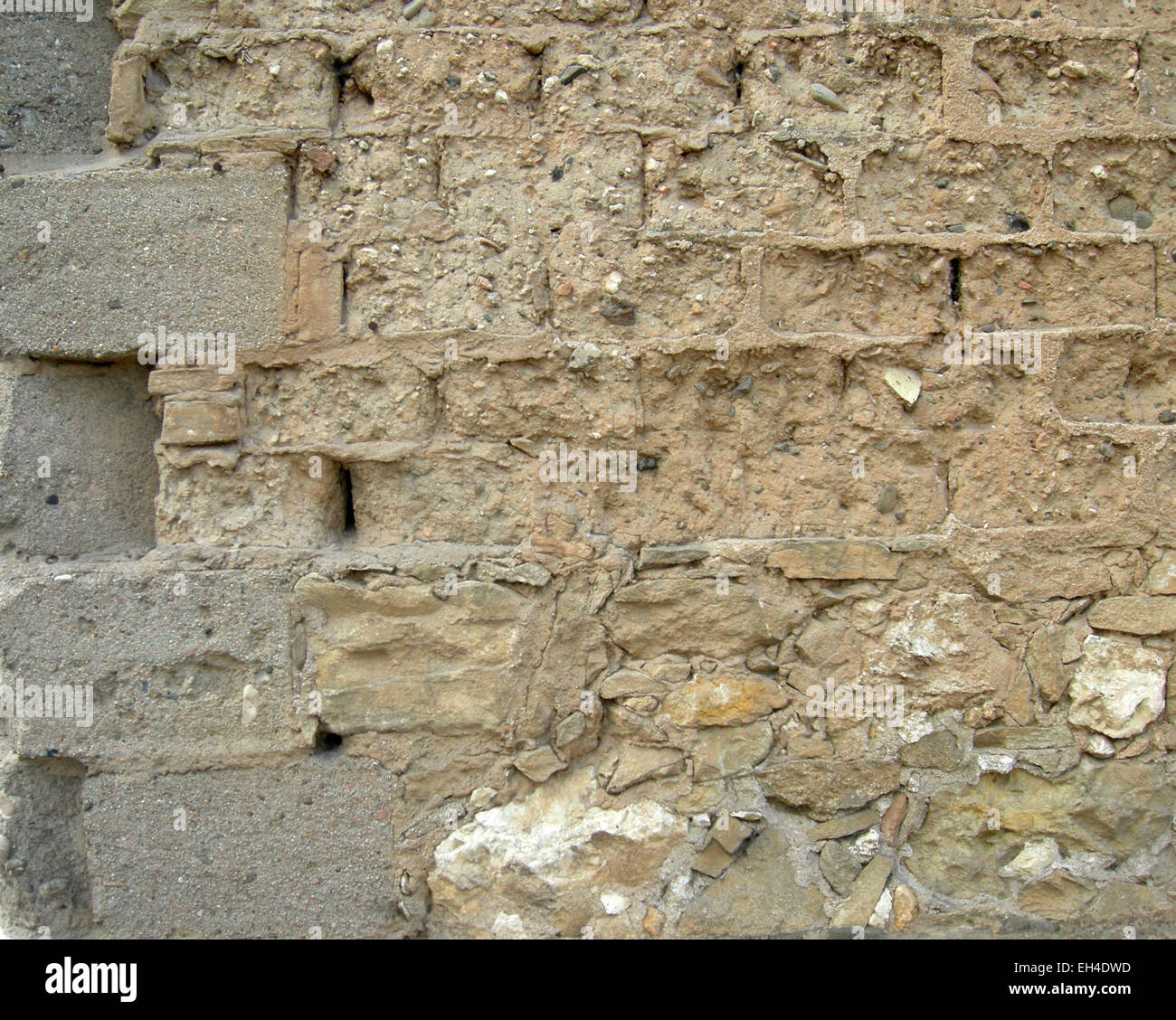 Mud bricks straw hi-res stock photography and images - Alamy