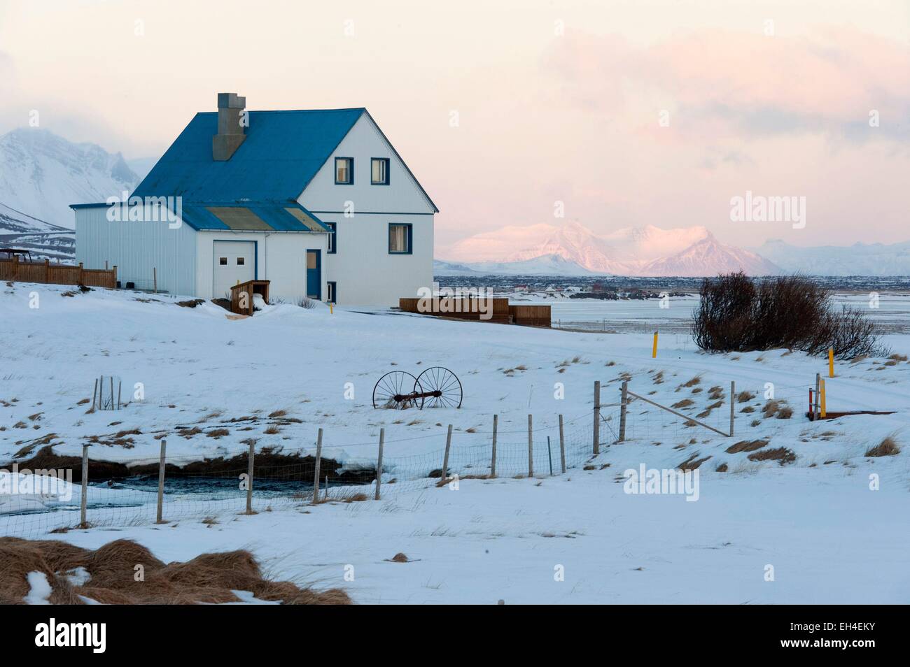 Isolated farmhouse hi-res stock photography and images - Alamy