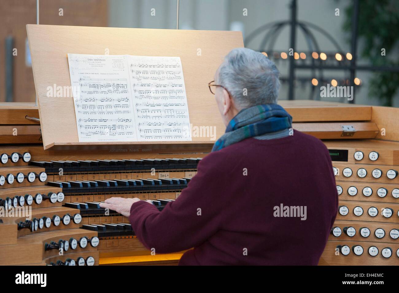 Church organ player hi-res stock photography and images - Alamy