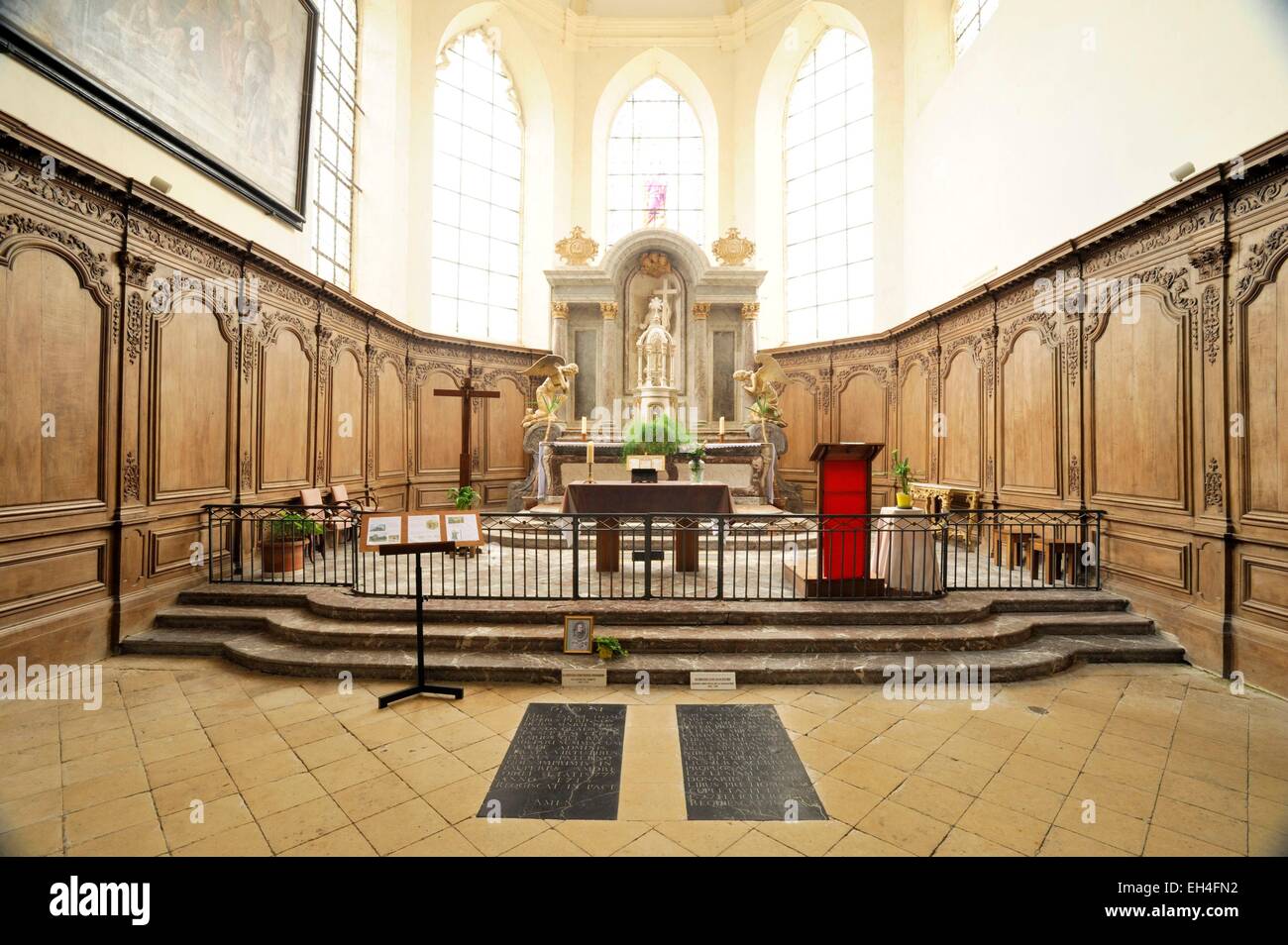 Dom perignon statue hi-res stock photography and images - Alamy