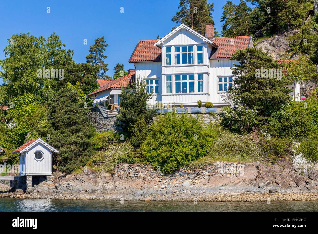 Norway, Oslo, Oslofjord, dwelling on one of the many islands Fjord ...