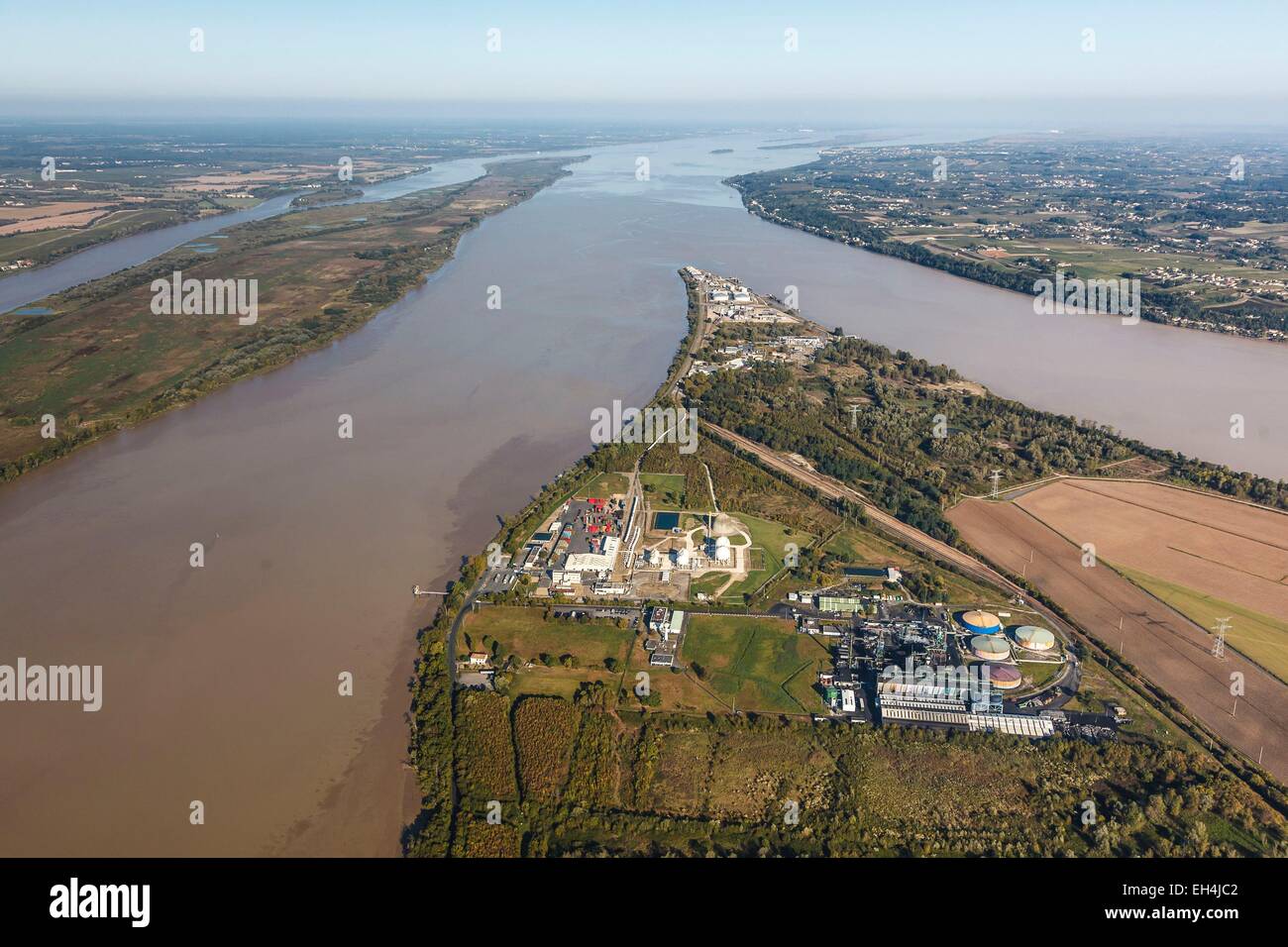 France, Gironde, Bayon sur Gironde, le Bec d'Ambes, la Garonne and la ...