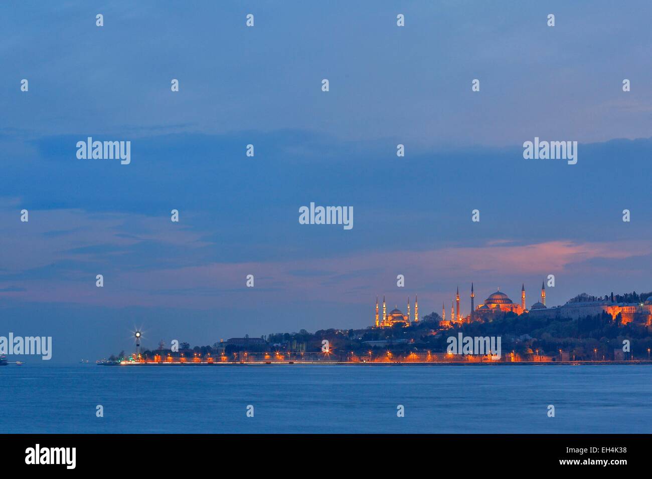 Turkey, Istanbul, night view of the Bosphorus Stock Photo - Alamy
