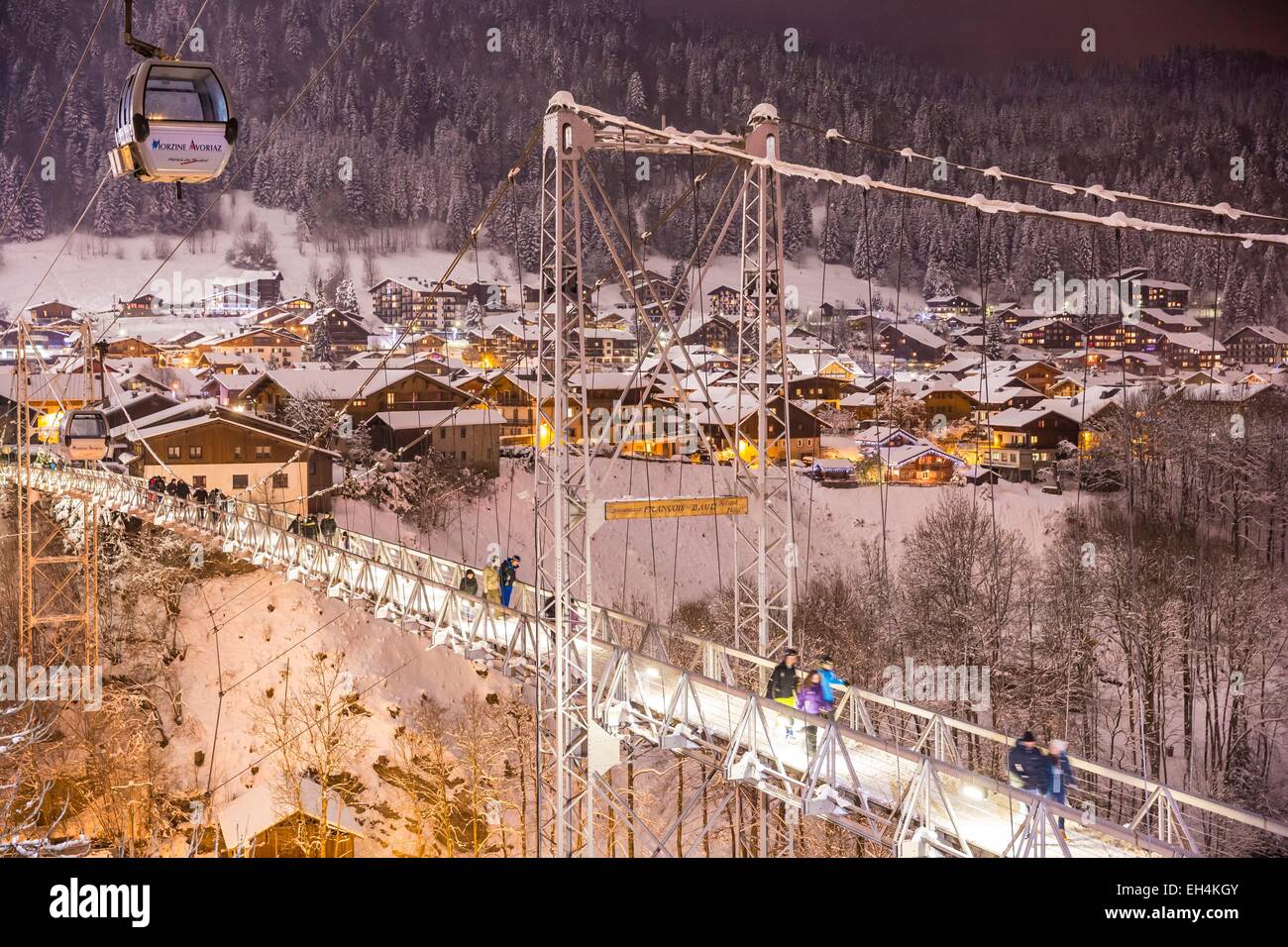 Night ski morzine hi-res stock photography and images - Alamy