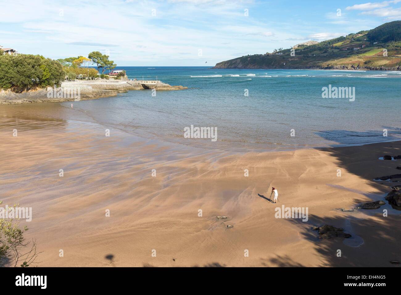 Mundaka estuary hi-res stock photography and images - Alamy