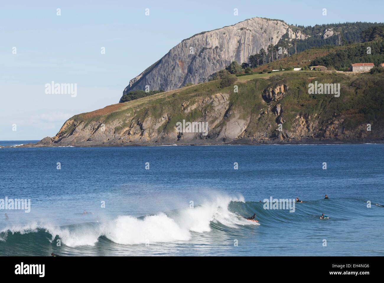 Spain, Vizcaya Province, Basque Country, Mundaka, surfers in the ...