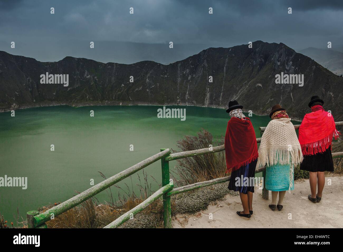 Ecuador, Cotopaxi, Quilotoa Crater Lake, Ecuadorian women, looking from ...