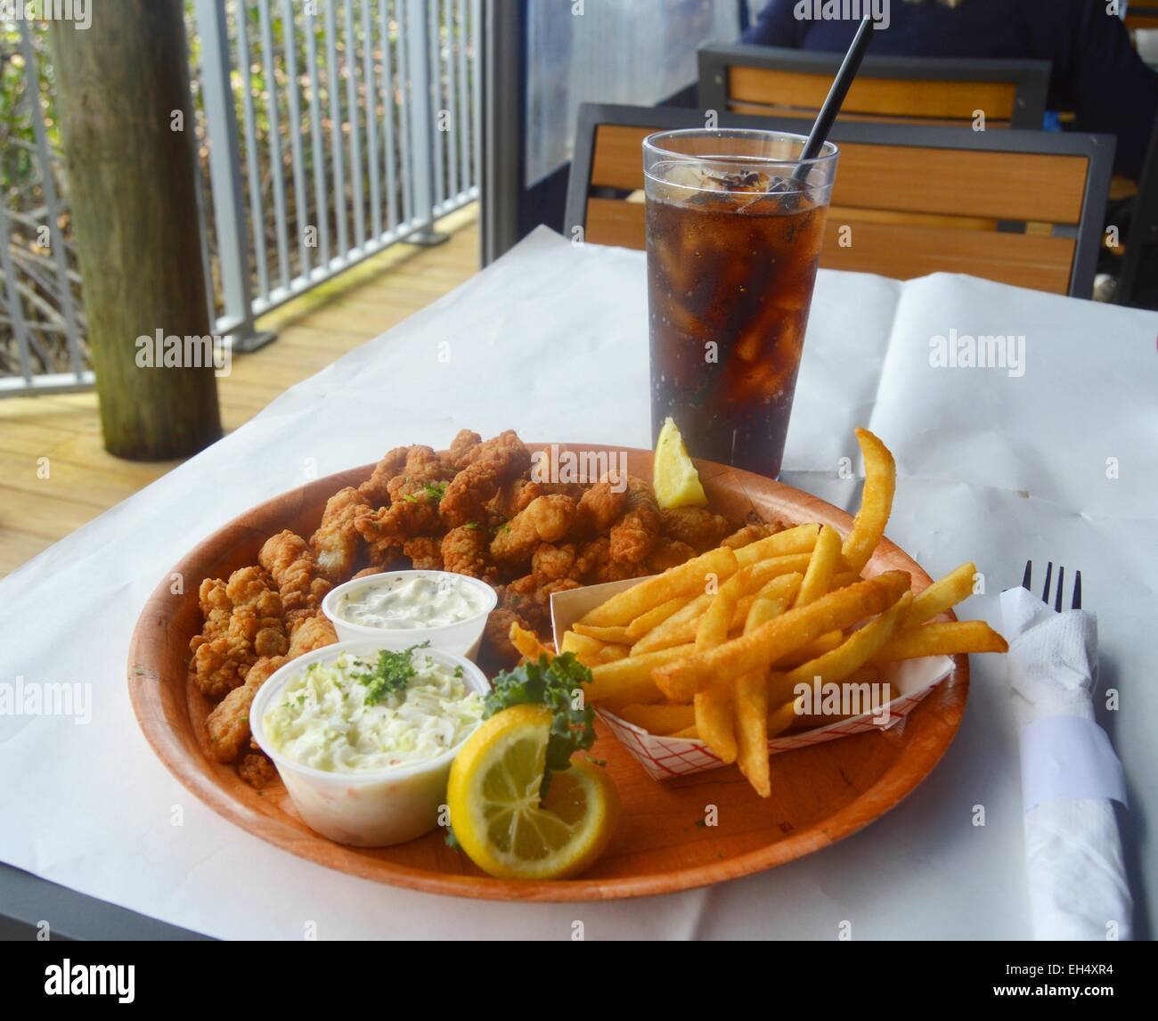 Delicious fried clams with fries and tarter sauce Stock Photo - Alamy